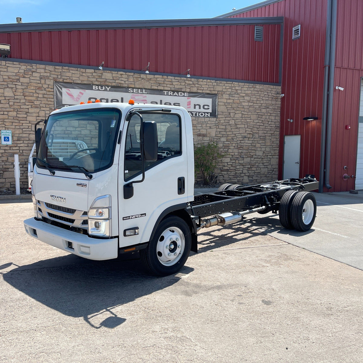 2024 Isuzu NPR HD 16ft Cab & Chassis – My Store
